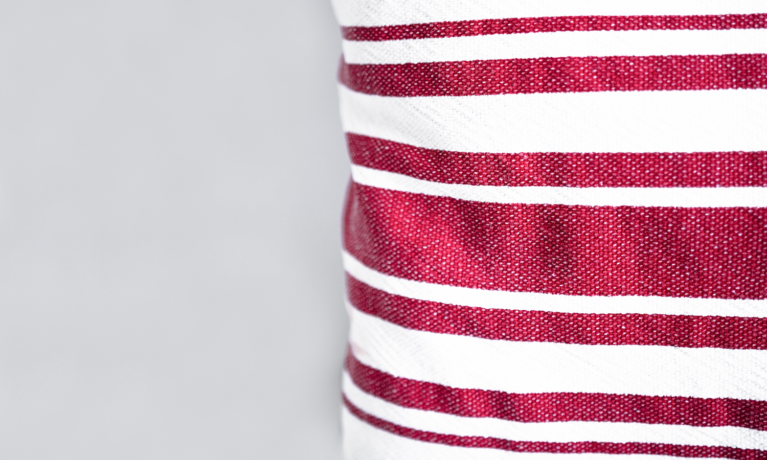 Viva Magenta - Pantone boja za 2023. godinu - Meblo.hr